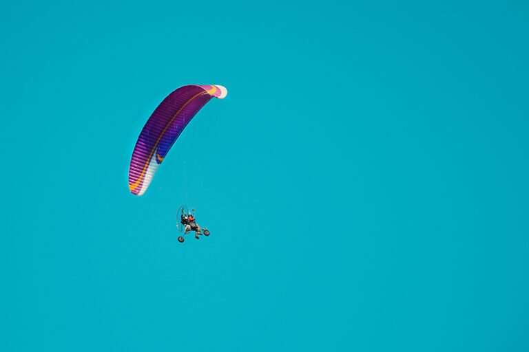 Parapente con Motor: Vuela con Libertad y Potencia | Run On World