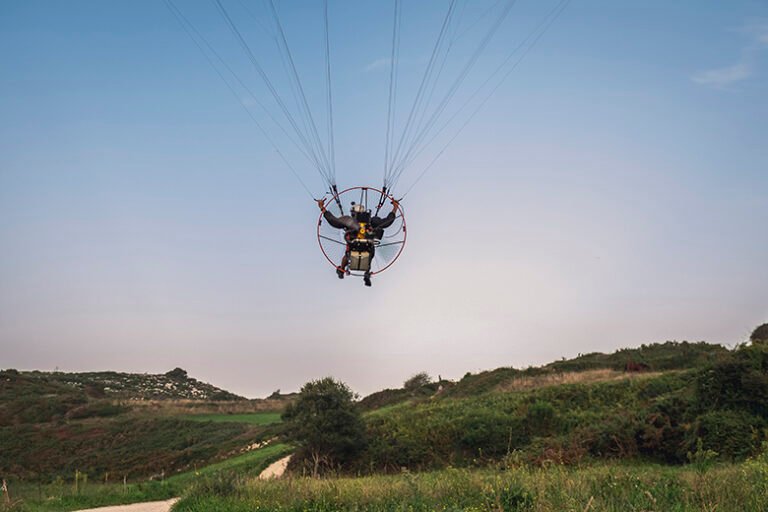 Parapente con Motor: Vuela con Libertad y Potencia | Run On World